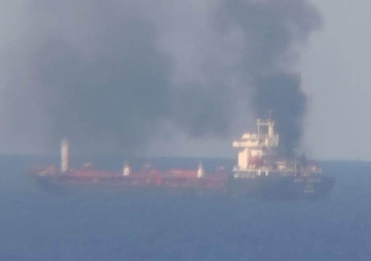 Barco emite humo frente al malecón habanero: posibles indicios de ...